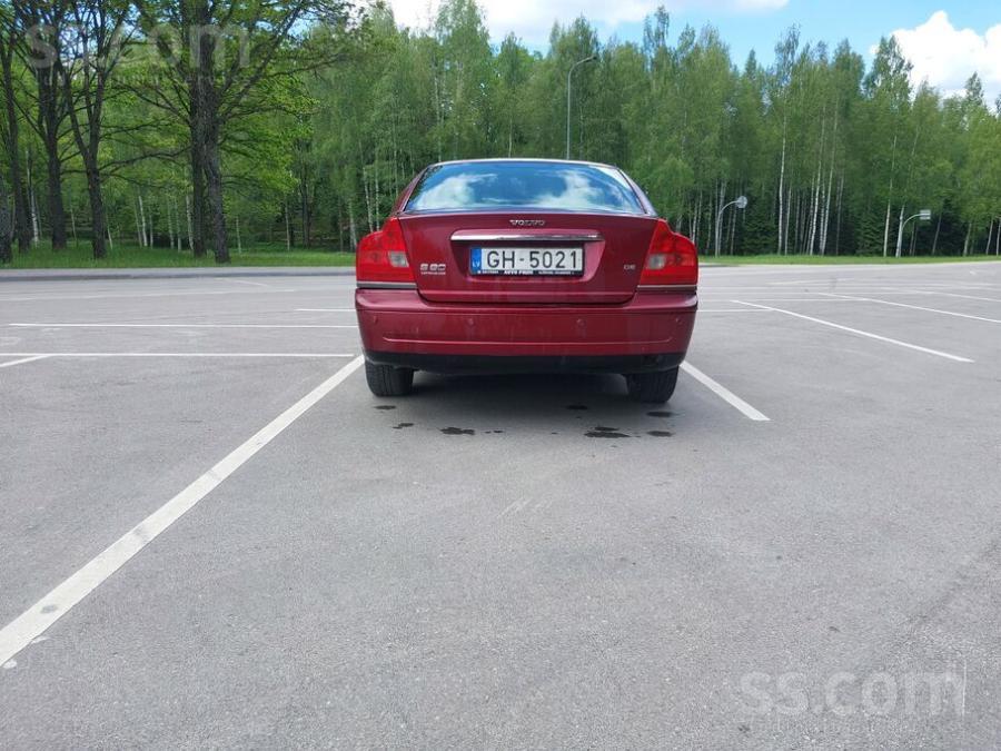 Red Volvo S80 2003 in Aluksne, with an engine capacity of 2.40 L and mileage of 0 thousand km for 1100 €, photo 7 on AUTOMOTO.COM.LV