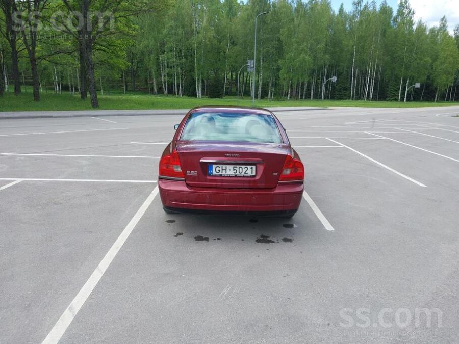 Red Volvo S80 2003 in Aluksne, with an engine capacity of 2.40 L and mileage of 0 thousand km for 1100 €, photo 8 on AUTOMOTO.COM.LV