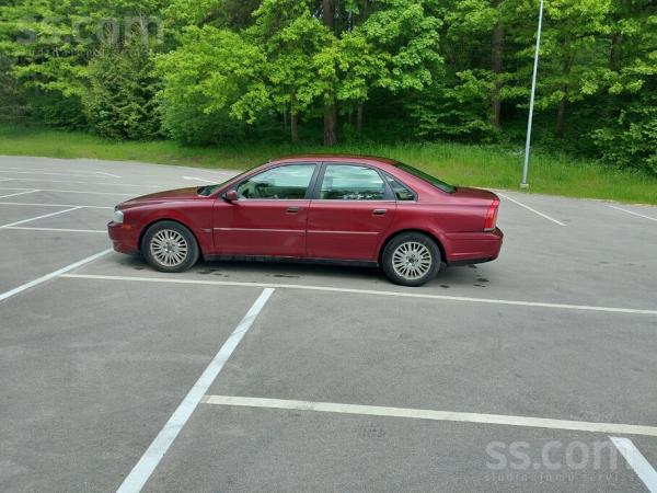 Red Volvo S80 2003 in Aluksne, with an engine capacity of 2.40 L and mileage of 0 thousand km for 1100 €, photo 9 on AUTOMOTO.COM.LV