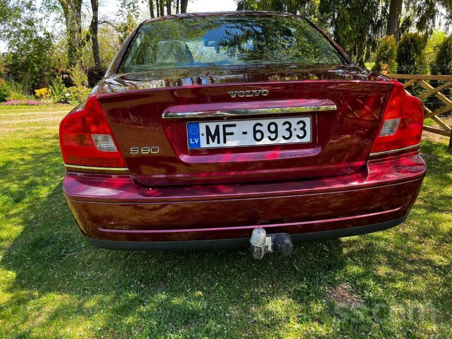 Red Volvo S80 2004 in Riga, with an engine capacity of 2.40 L and mileage of 224 thousand km for 2800 €, photo 5 on AUTOMOTO.COM.LV