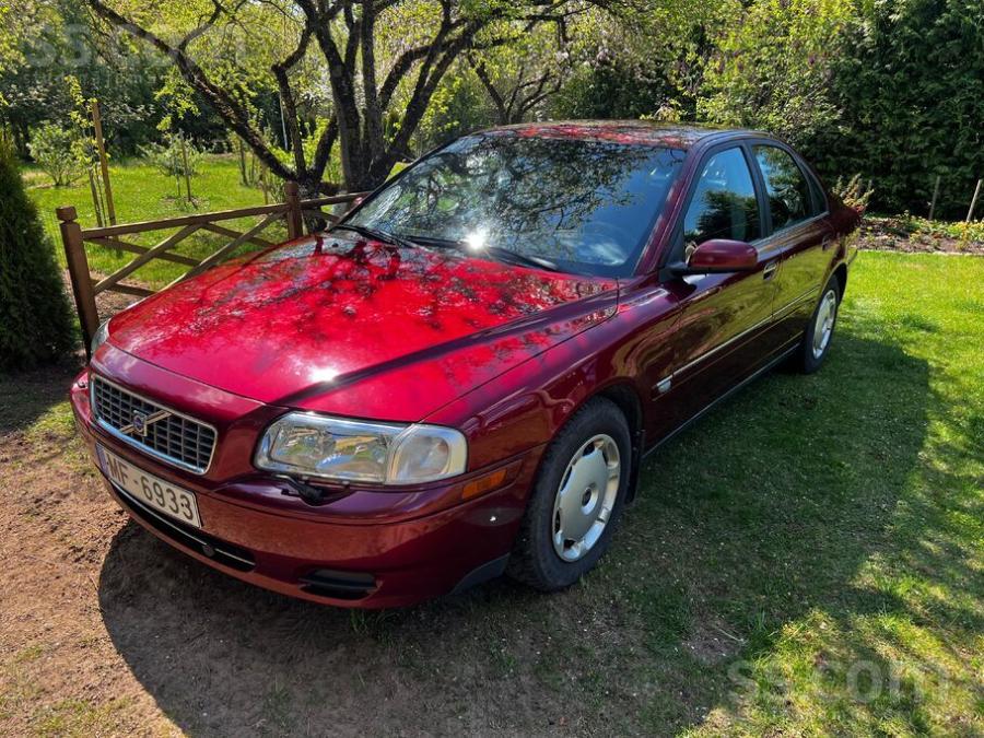 Red Volvo S80 2004 in Riga, with an engine capacity of 2.40 L and mileage of 224 thousand km for 2800 €, photo 8 on AUTOMOTO.COM.LV