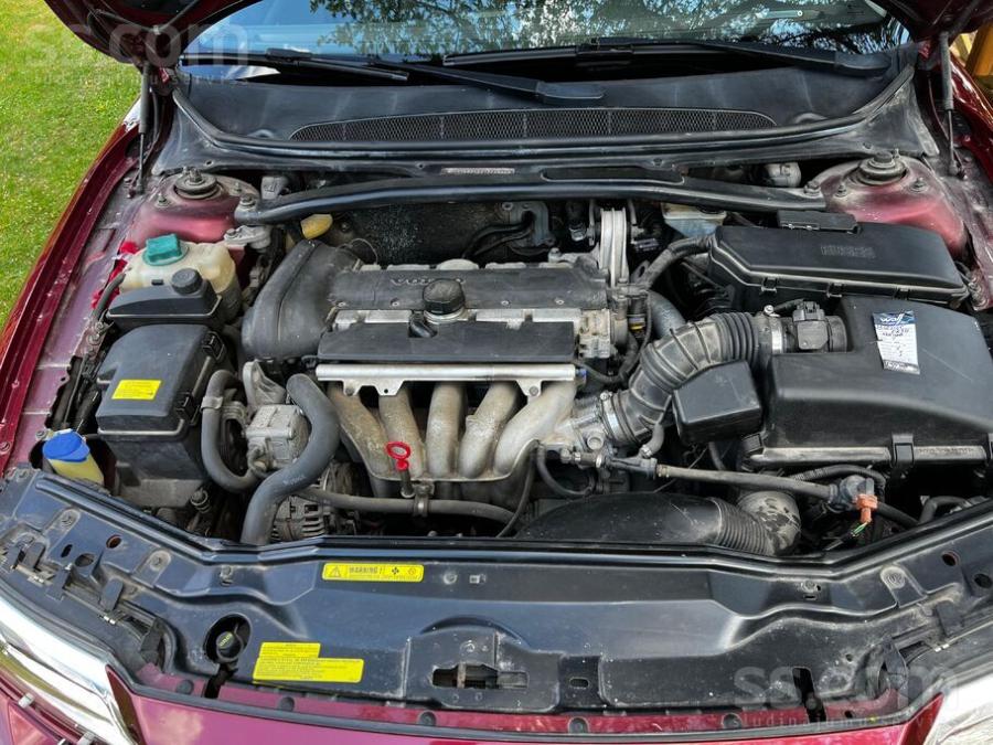 Red Volvo S80 2004 in Riga, with an engine capacity of 2.40 L and mileage of 224 thousand km for 2800 €, photo 11 on AUTOMOTO.COM.LV