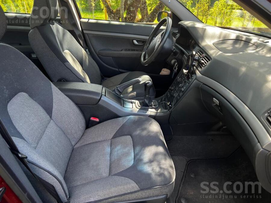 Red Volvo S80 2004 in Riga, with an engine capacity of 2.40 L and mileage of 224 thousand km for 2800 €, photo 14 on AUTOMOTO.COM.LV