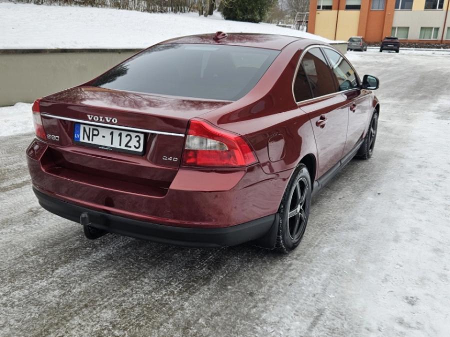 Red Volvo S80 2007 in Riga, with an engine capacity of 2.40 L and mileage of 354 thousand km for 4490 €, photo 6 on AUTOMOTO.COM.LV