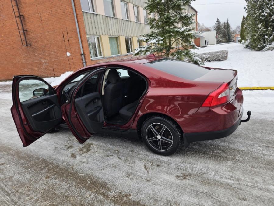 Red Volvo S80 2007 in Riga, with an engine capacity of 2.40 L and mileage of 354 thousand km for 4490 €, photo 13 on AUTOMOTO.COM.LV