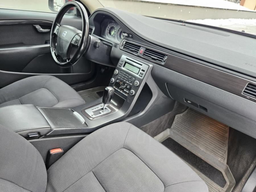 Red Volvo S80 2007 in Riga, with an engine capacity of 2.40 L and mileage of 354 thousand km for 4490 €, photo 16 on AUTOMOTO.COM.LV