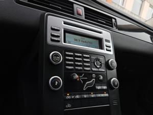 Red Volvo S80 2007 in Riga, with an engine capacity of 2.40 L and mileage of 354 thousand km for 4490 €, photo 19 on AUTOMOTO.COM.LV
