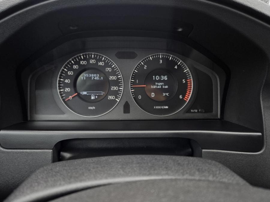 Red Volvo S80 2007 in Riga, with an engine capacity of 2.40 L and mileage of 354 thousand km for 4490 €, photo 20 on AUTOMOTO.COM.LV