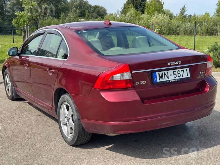 Red Volvo S80 2008 in Jelgava, with an engine capacity of 2.40 L and mileage of 307 thousand km for 3490 €, photo 4 on AUTOMOTO.COM.LV