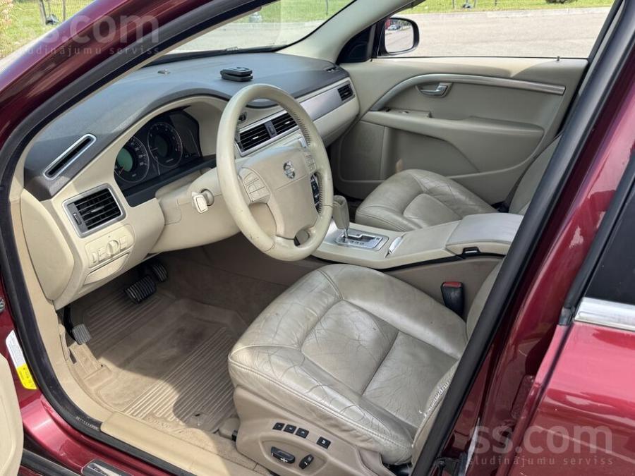 Red Volvo S80 2008 in Jelgava, with an engine capacity of 2.40 L and mileage of 307 thousand km for 3490 €, photo 6 on AUTOMOTO.COM.LV