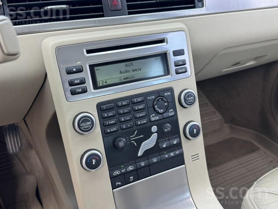 Red Volvo S80 2008 in Jelgava, with an engine capacity of 2.40 L and mileage of 307 thousand km for 3490 €, photo 10 on AUTOMOTO.COM.LV