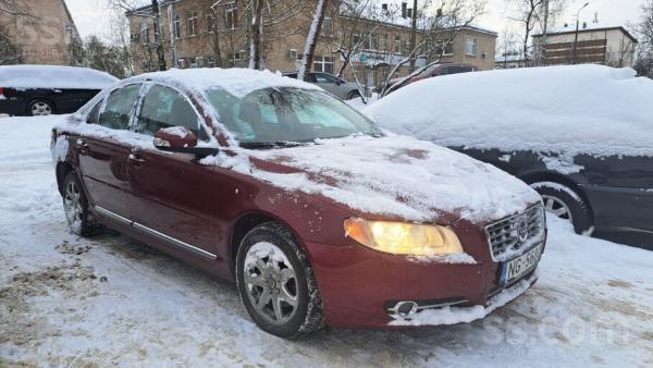 Red Volvo S80 2010 in Daugavpils, with an engine capacity of 2.00 L and mileage of 368 thousand km for 2950 €, photo 1 on AUTOMOTO.COM.LV