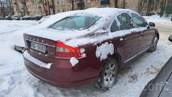 Red Volvo S80 2010 in Daugavpils, with an engine capacity of 2.00 L and mileage of 368 thousand km for 2950 €, photo 3 on AUTOMOTO.COM.LV