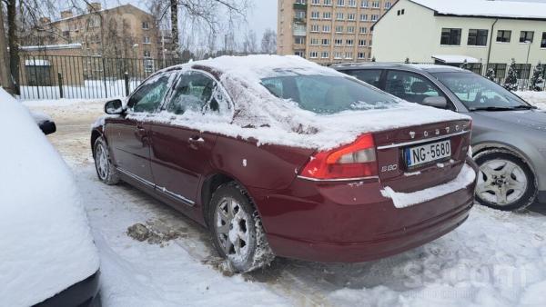 Red Volvo S80 2010 in Daugavpils, with an engine capacity of 2.00 L and mileage of 368 thousand km for 2950 €, photo 4 on AUTOMOTO.COM.LV