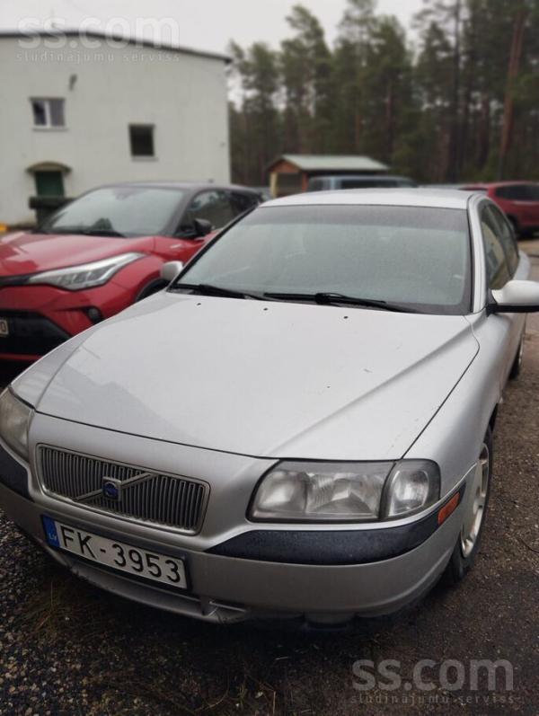 Volvo S80 1999 in Balvi, with an engine capacity of 2.40 L and mileage of 318 thousand km for 1300 €, photo 4 on AUTOMOTO.COM.LV