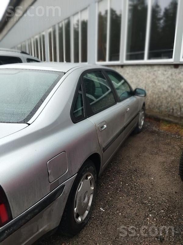 Volvo S80 1999 in Balvi, with an engine capacity of 2.40 L and mileage of 318 thousand km for 1300 €, photo 5 on AUTOMOTO.COM.LV