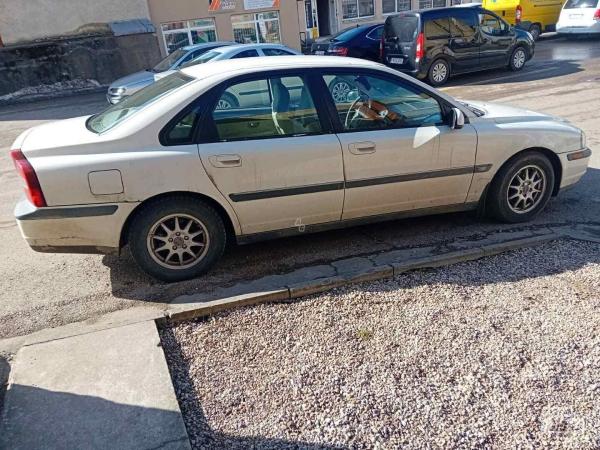Volvo S80 1999 Širvintos, ar dzinēja tilpumu 2.40 L un nobraukumu 300 tūkst. km par 550 €, foto 2 vietnē AUTOMOTO.COM.LV