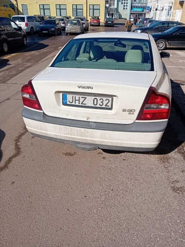 Volvo S80 1999 Širvintos, ar dzinēja tilpumu 2.40 L un nobraukumu 300 tūkst. km par 550 €, foto 3 vietnē AUTOMOTO.COM.LV