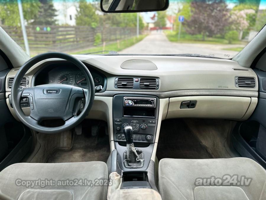 Volvo S80 1999 in Tallinn, with an engine capacity of 2.40 L and mileage of 356 thousand km for 990 €, photo 13 on AUTOMOTO.COM.LV