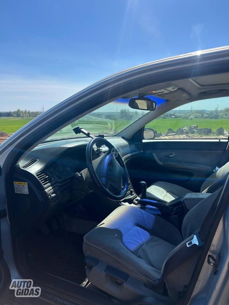 Volvo S80 1999 Kaišiadorys, ar dzinēja tilpumu 2.40 L un nobraukumu 400 tūkst. km par 700 €, foto 22 vietnē AUTOMOTO.COM.LV