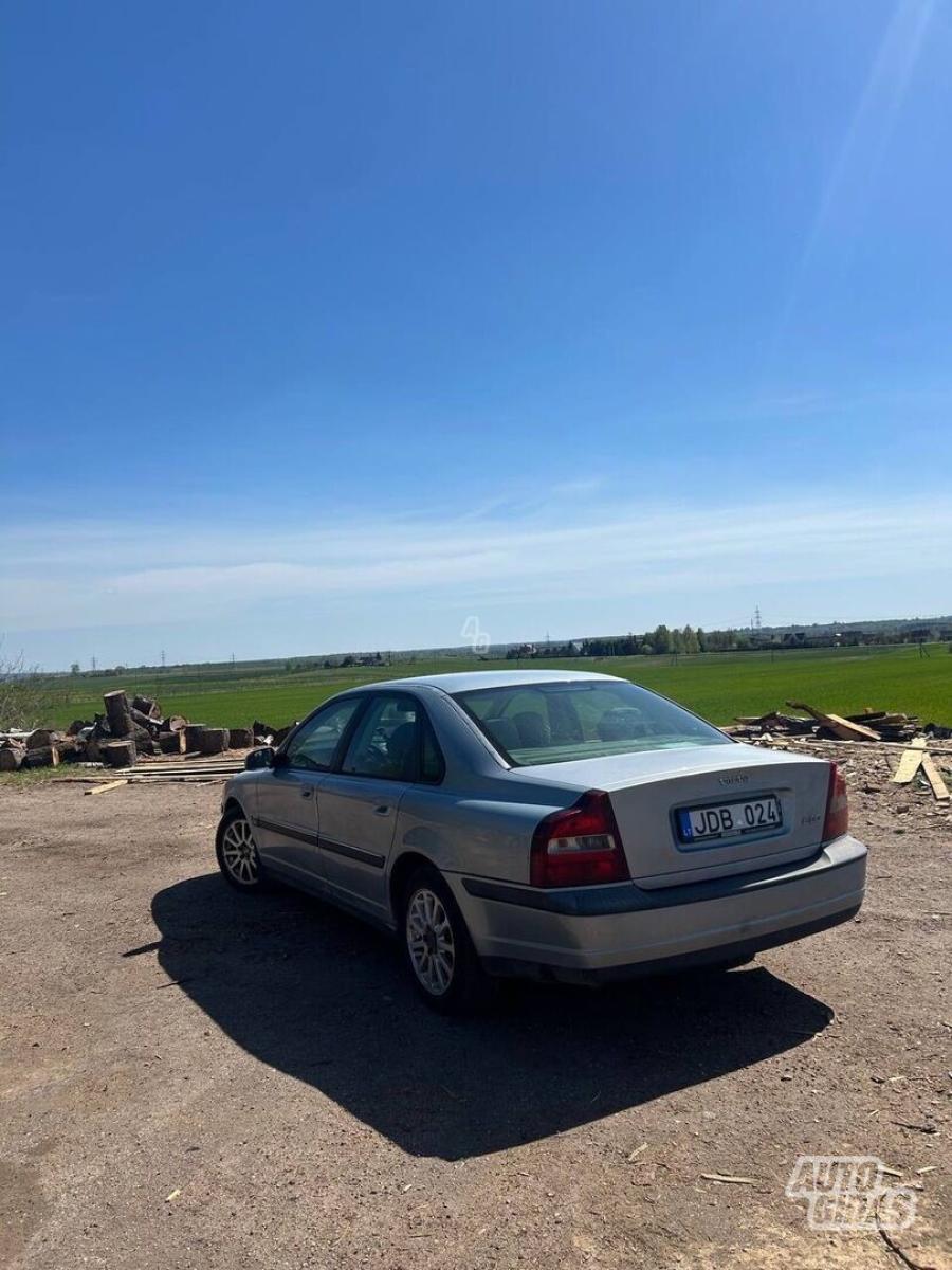 Volvo S80 1999 Kaišiadorys, ar dzinēja tilpumu 2.40 L un nobraukumu 400 tūkst. km par 700 €, foto 23 vietnē AUTOMOTO.COM.LV