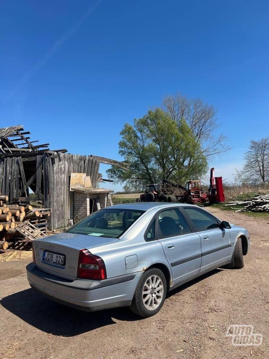 Volvo S80 1999 Kaišiadorys, ar dzinēja tilpumu 2.40 L un nobraukumu 400 tūkst. km par 700 €, foto 24 vietnē AUTOMOTO.COM.LV