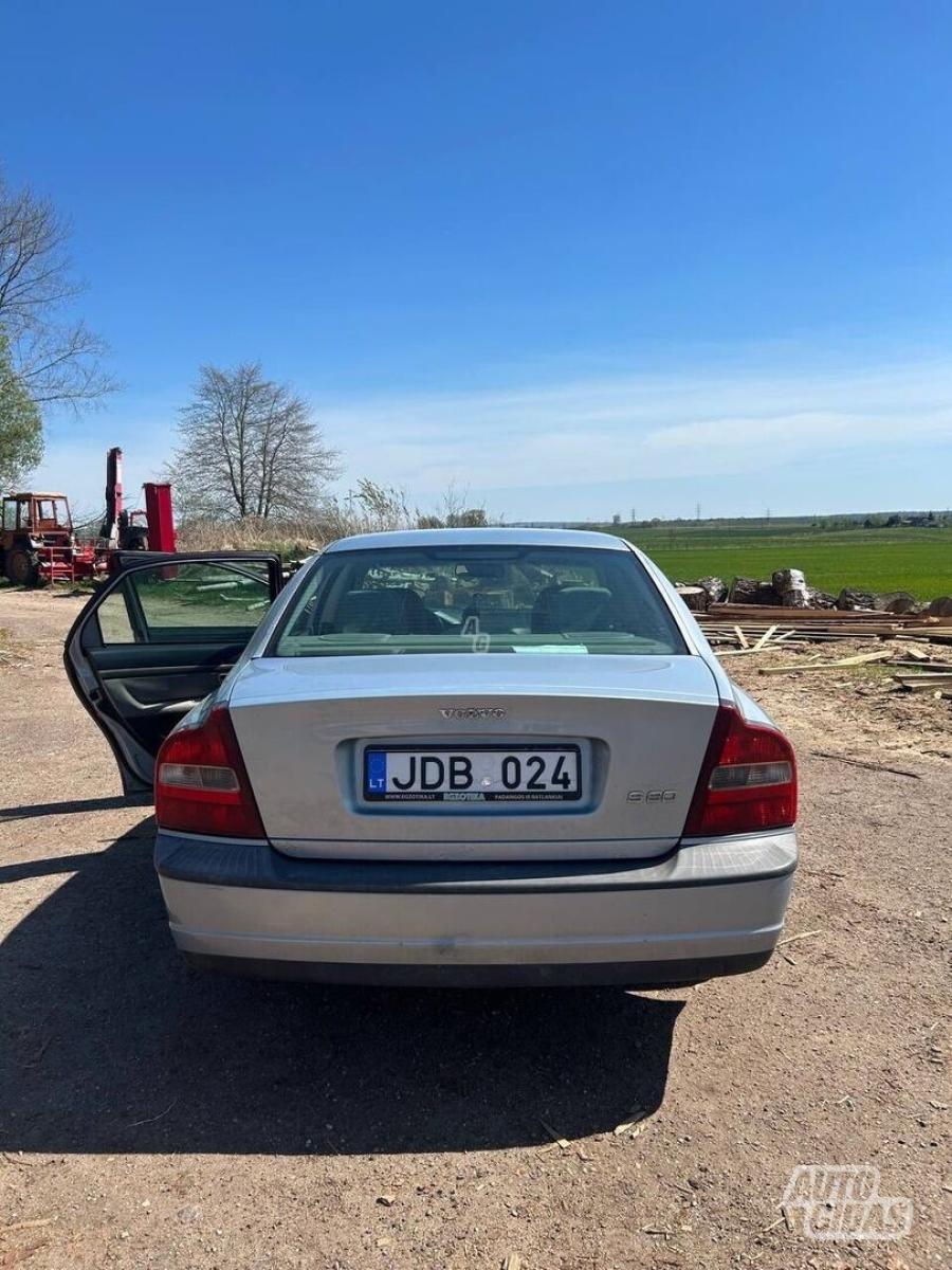 Volvo S80 1999 Kaišiadorys, ar dzinēja tilpumu 2.40 L un nobraukumu 400 tūkst. km par 700 €, foto 29 vietnē AUTOMOTO.COM.LV