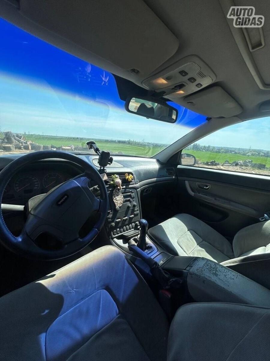 Volvo S80 1999 Kaišiadorys, ar dzinēja tilpumu 2.40 L un nobraukumu 400 tūkst. km par 700 €, foto 33 vietnē AUTOMOTO.COM.LV