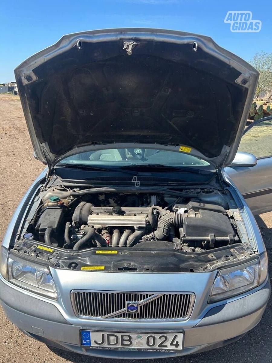 Volvo S80 1999 Kaišiadorys, ar dzinēja tilpumu 2.40 L un nobraukumu 400 tūkst. km par 700 €, foto 35 vietnē AUTOMOTO.COM.LV