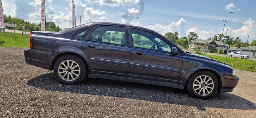 Volvo S80 1999 in Riga, with an engine capacity of 2.40 L and mileage of 408 thousand km for 850 €, photo 7 on AUTOMOTO.COM.LV