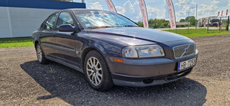 Volvo S80 1999 in Riga, with an engine capacity of 2.40 L and mileage of 408 thousand km for 850 €, photo 8 on AUTOMOTO.COM.LV