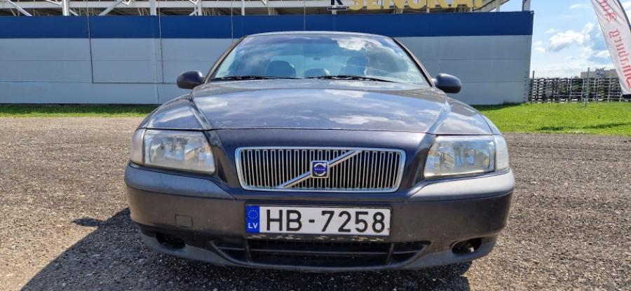 Volvo S80 1999 in Riga, with an engine capacity of 2.40 L and mileage of 408 thousand km for 850 €, photo 9 on AUTOMOTO.COM.LV