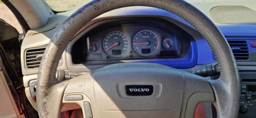 Volvo S80 1999 in Riga, with an engine capacity of 2.40 L and mileage of 408 thousand km for 850 €, photo 13 on AUTOMOTO.COM.LV