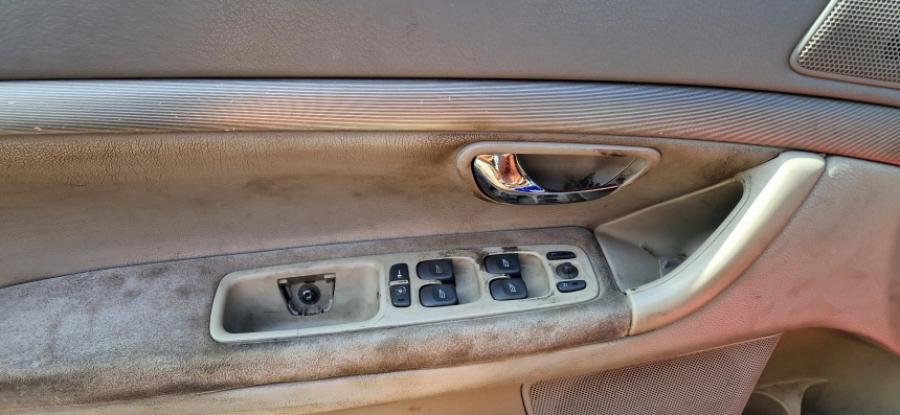 Volvo S80 1999 in Riga, with an engine capacity of 2.40 L and mileage of 408 thousand km for 850 €, photo 17 on AUTOMOTO.COM.LV