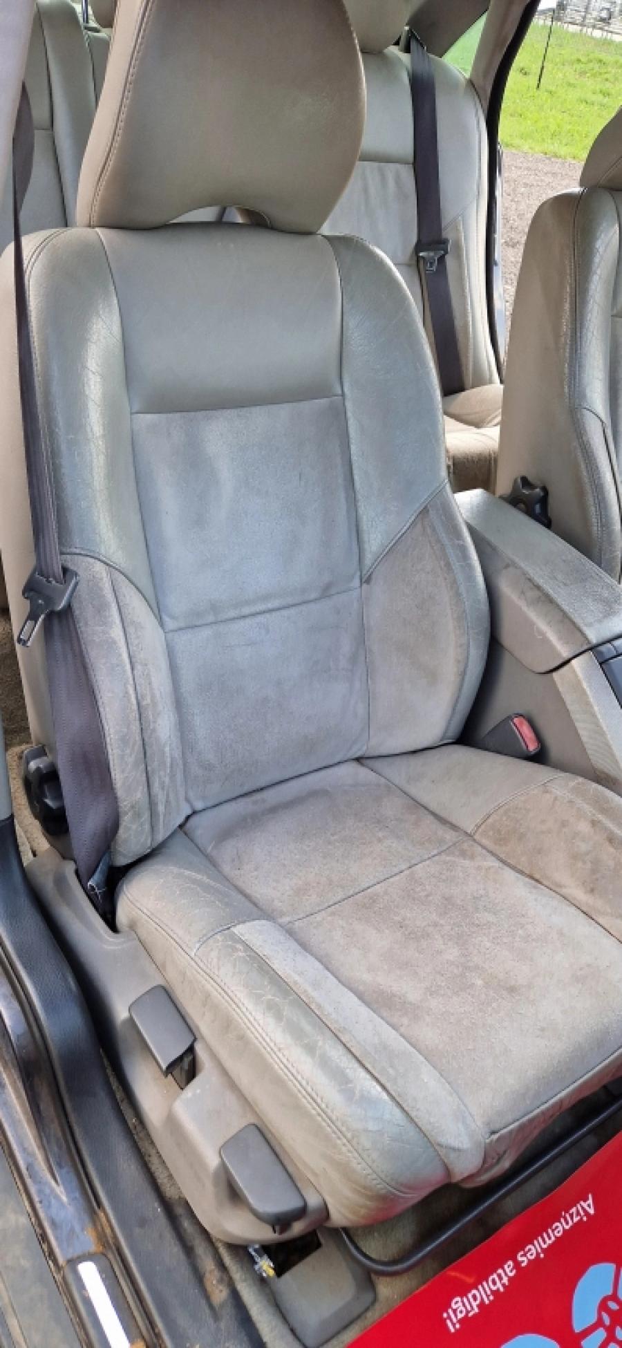 Volvo S80 1999 in Riga, with an engine capacity of 2.40 L and mileage of 408 thousand km for 850 €, photo 22 on AUTOMOTO.COM.LV
