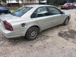 Volvo S80 1999 in Vilnius, with an engine capacity of 2.50 L and mileage of 435 thousand km for 430 €, photo 3 on AUTOMOTO.COM.LV