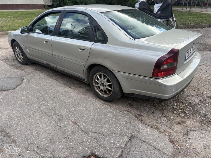Volvo S80 1999 in Vilnius, with an engine capacity of 2.50 L and mileage of 435 thousand km for 430 €, photo 4 on AUTOMOTO.COM.LV