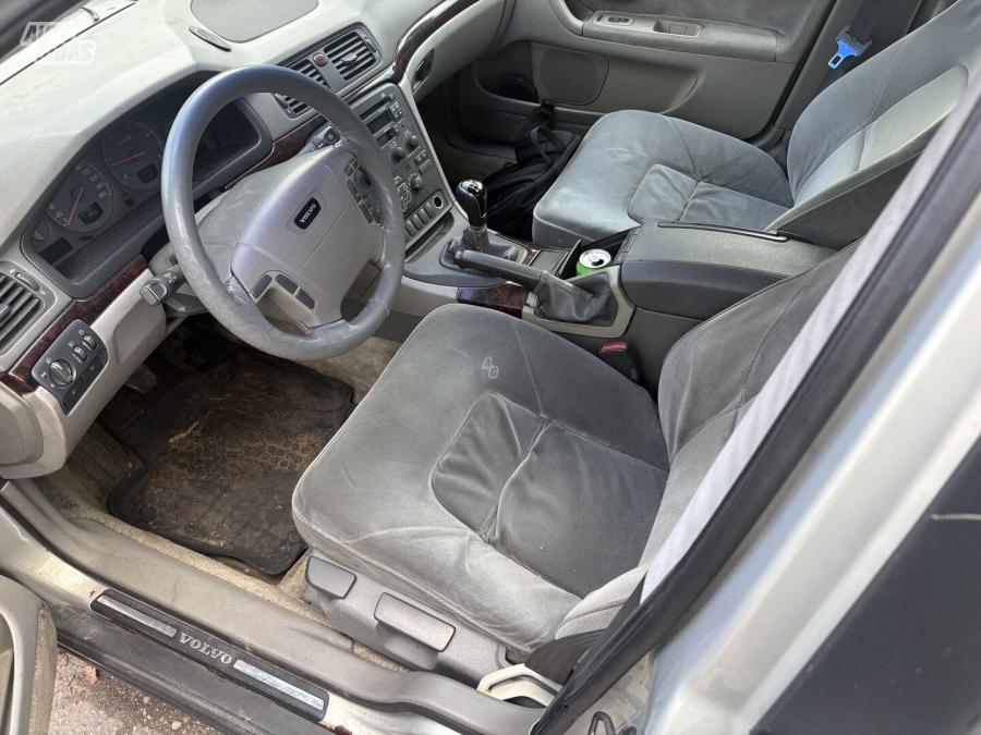 Volvo S80 1999 in Vilnius, with an engine capacity of 2.50 L and mileage of 435 thousand km for 430 €, photo 6 on AUTOMOTO.COM.LV