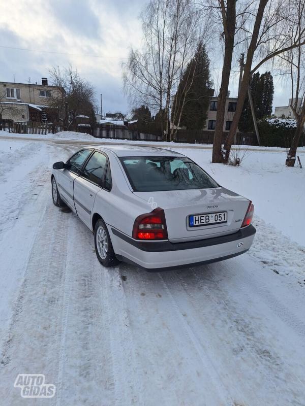Volvo S80 2000 Radviliškis, ar dzinēja tilpumu 2.50 L un nobraukumu 327 tūkst. km par 850 €, foto 4 vietnē AUTOMOTO.COM.LV