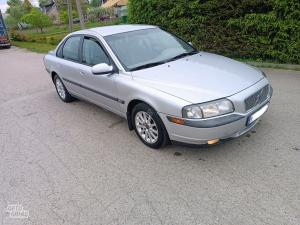 Volvo S80 2000 Raseiniai, ar dzinēja tilpumu 2.50 L un nobraukumu 331 tūkst. km par 880 €, foto  vietnē AUTOMOTO.COM.LV
