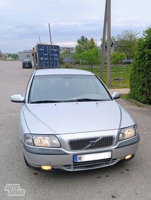 Volvo S80 2000 Raseiniai, ar dzinēja tilpumu 2.50 L un nobraukumu 331 tūkst. km par 880 €, foto 4 vietnē AUTOMOTO.COM.LV