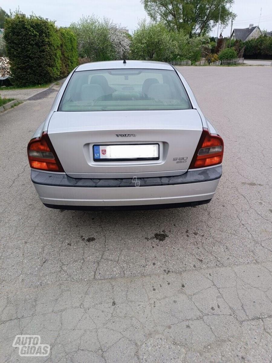 Volvo S80 2000 Raseiniai, ar dzinēja tilpumu 2.50 L un nobraukumu 331 tūkst. km par 880 €, foto 6 vietnē AUTOMOTO.COM.LV