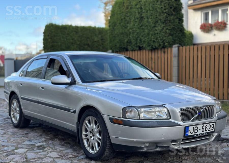 Volvo S80 2000 in Jelgava, with an engine capacity of 2.40 L and mileage of 481 thousand km for 1200 €, photo 4 on AUTOMOTO.COM.LV