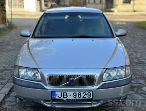 Volvo S80 2000 in Jelgava, with an engine capacity of 2.40 L and mileage of 481 thousand km for 1200 €, photo 6 on AUTOMOTO.COM.LV
