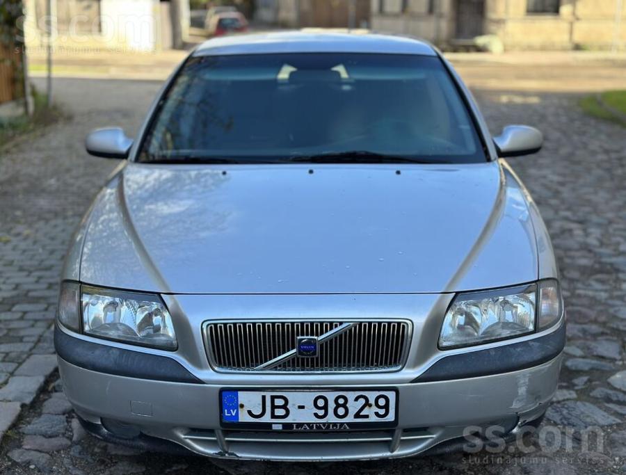 Volvo S80 2000 in Jelgava, with an engine capacity of 2.40 L and mileage of 481 thousand km for 1200 €, photo 6 on AUTOMOTO.COM.LV
