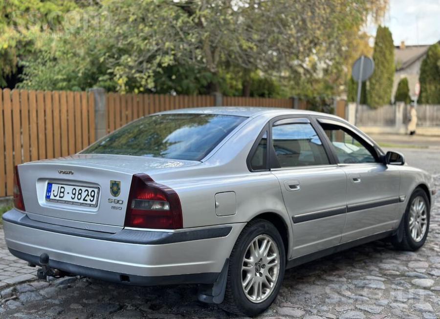Volvo S80 2000 in Jelgava, with an engine capacity of 2.40 L and mileage of 481 thousand km for 1200 €, photo 7 on AUTOMOTO.COM.LV