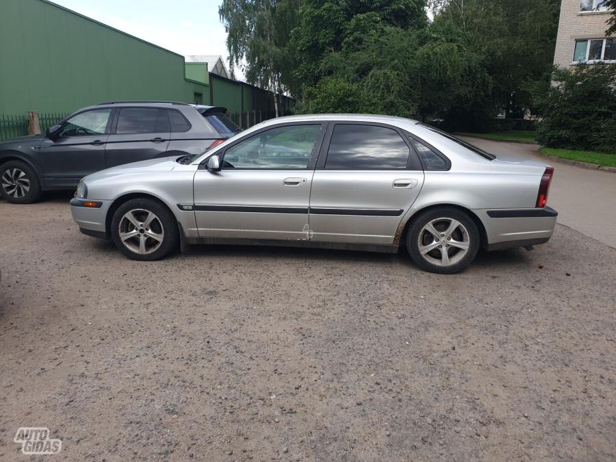 Volvo S80 2000 in Panevezys, with an engine capacity of 2.40 L and mileage of 469 thousand km for 650 €, photo 1 on AUTOMOTO.COM.LV