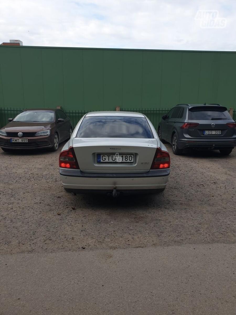 Volvo S80 2000 in Panevezys, with an engine capacity of 2.40 L and mileage of 469 thousand km for 650 €, photo 4 on AUTOMOTO.COM.LV