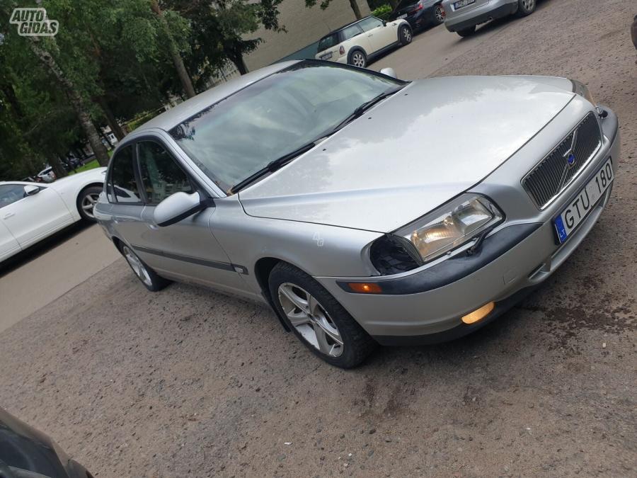 Volvo S80 2000 in Panevezys, with an engine capacity of 2.40 L and mileage of 469 thousand km for 650 €, photo 7 on AUTOMOTO.COM.LV