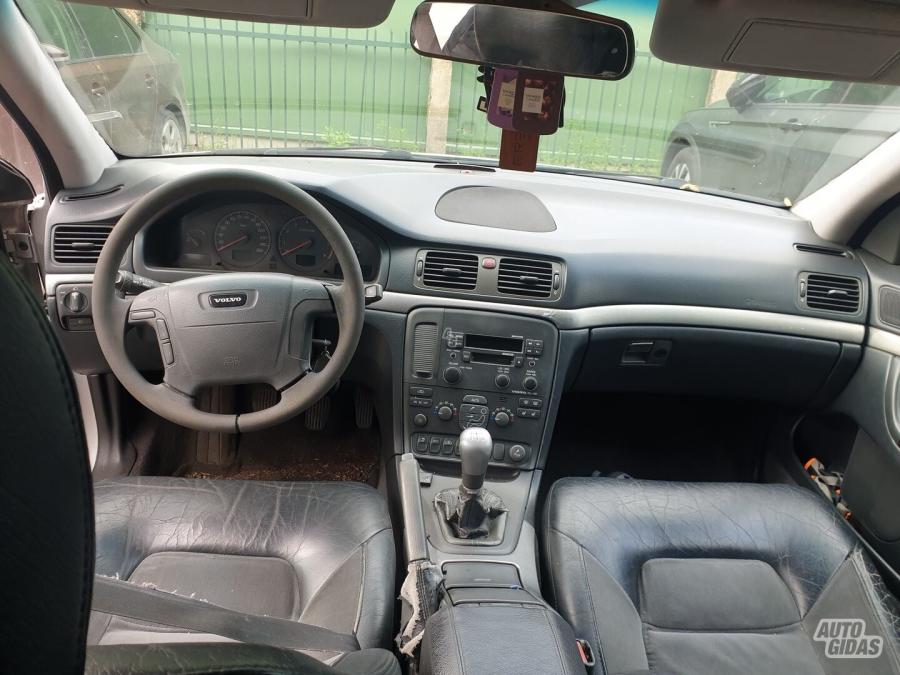 Volvo S80 2000 in Panevezys, with an engine capacity of 2.40 L and mileage of 469 thousand km for 650 €, photo 8 on AUTOMOTO.COM.LV